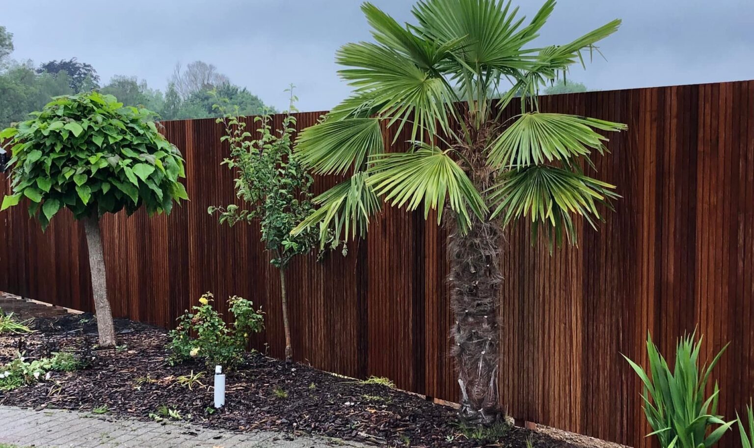 FELYN: tuinhuis mantelzorgwoning keerwand gepolierde beton