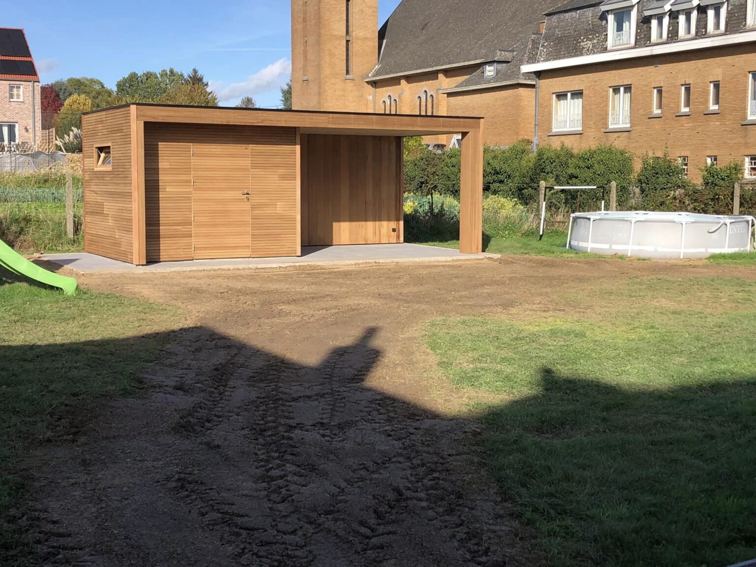 FELYN: tuinhuis mantelzorgwoning keerwand gepolierde beton