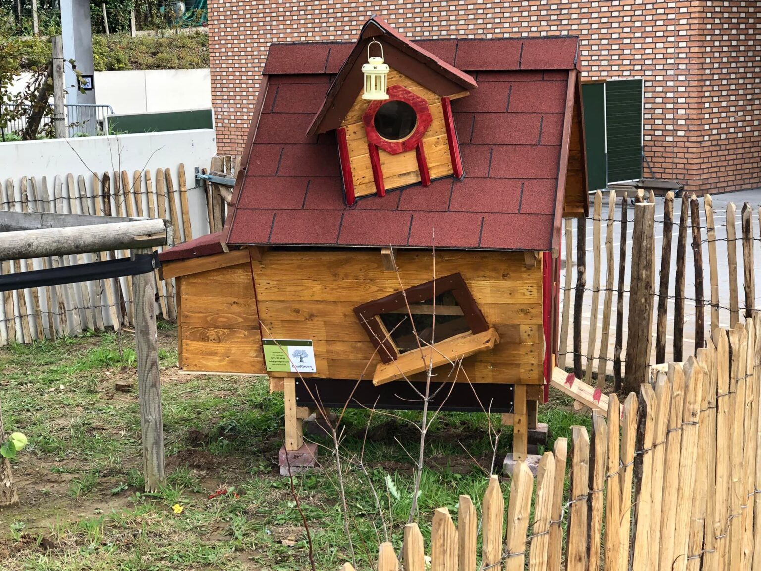 FELYN: tuinhuis mantelzorgwoning keerwand gepolierde beton